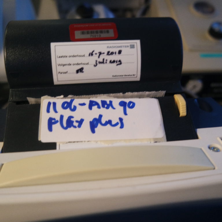 1106 - Used ABL90 Flex Plus blood gas analyzer - S-A-LE