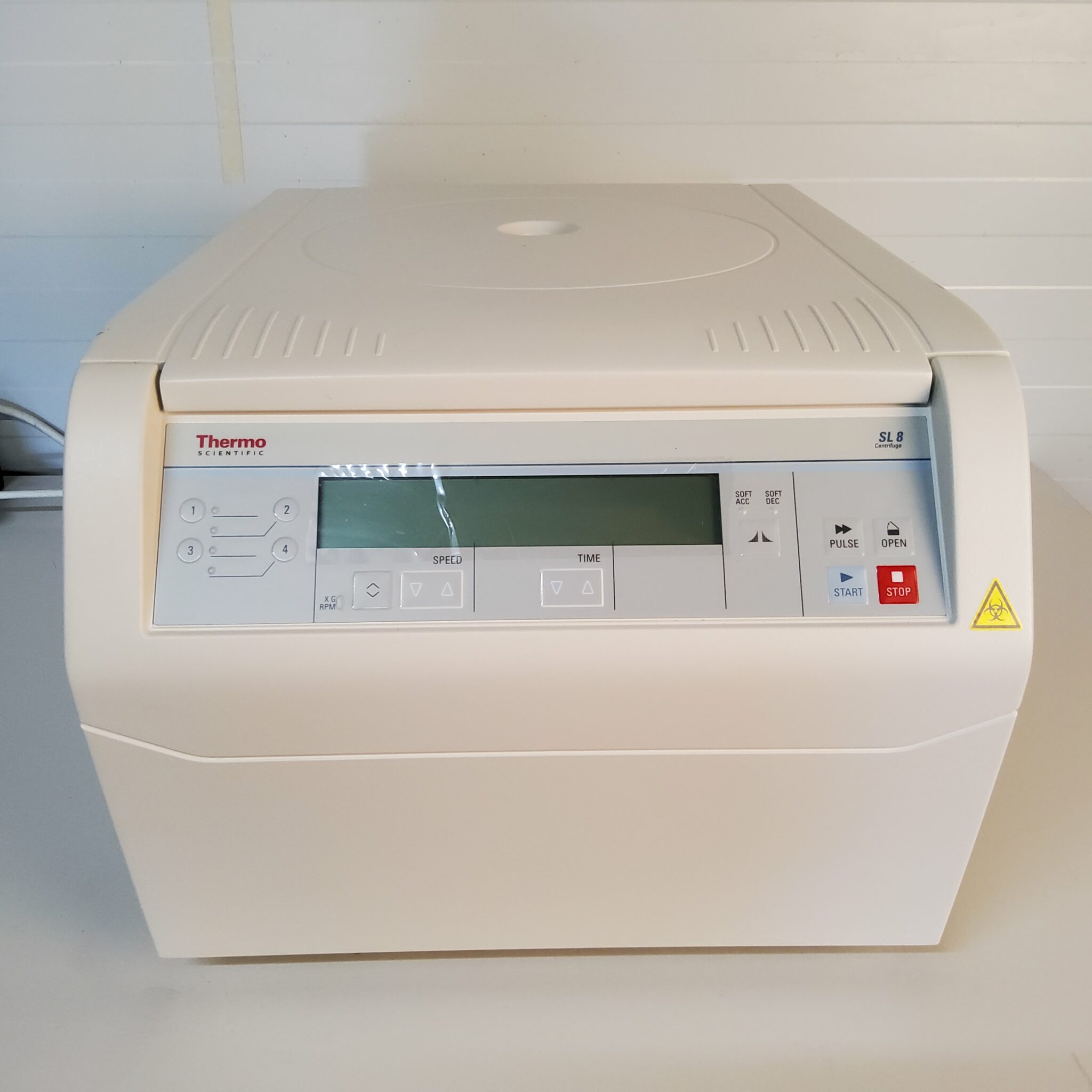 1263 - New Thermo Scientific Small Benchtop Centrifuge SL 8 - S-A-LE
