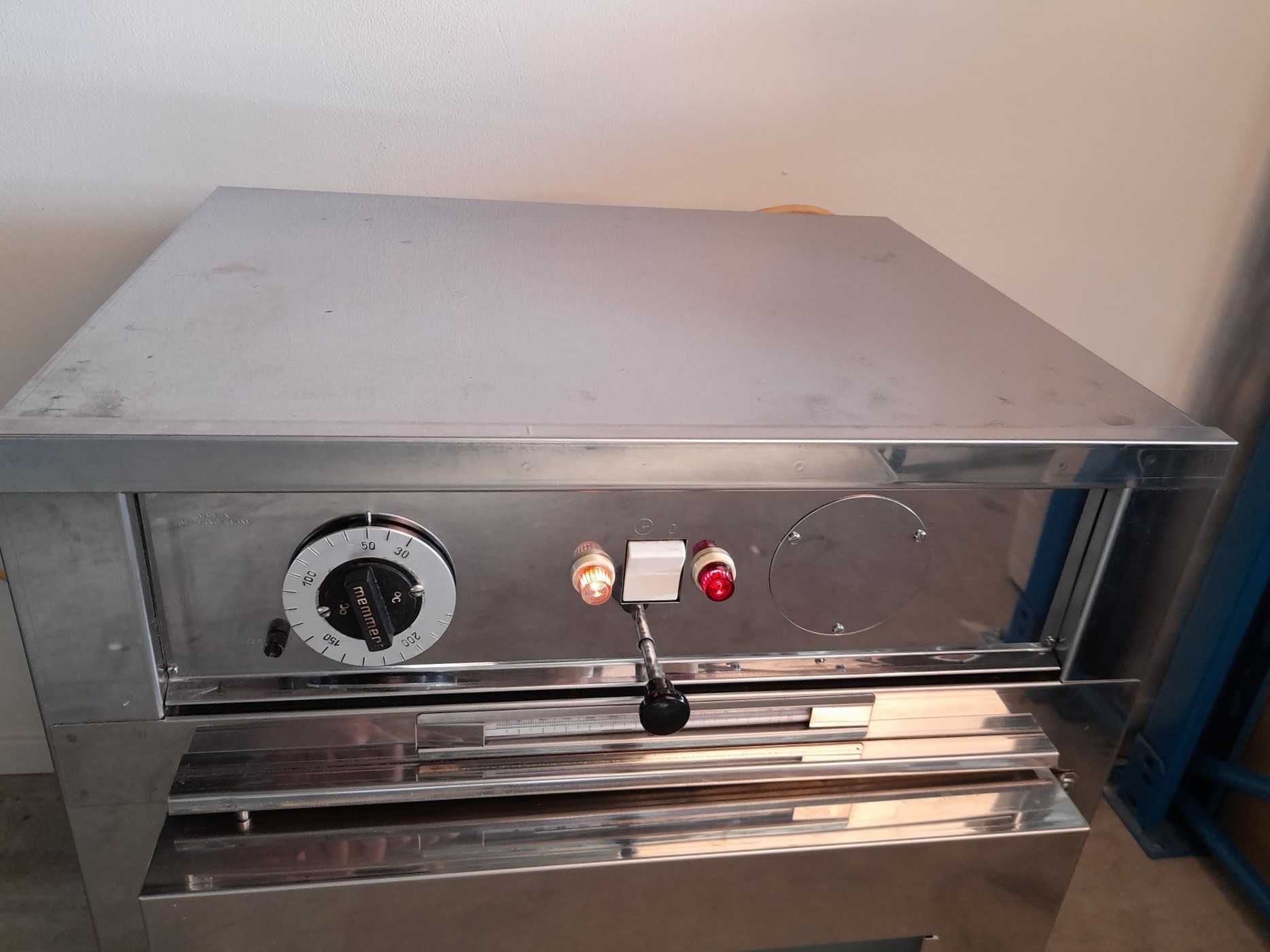 1385 - Used Memmert heating and drying oven U30 - S-A-LE