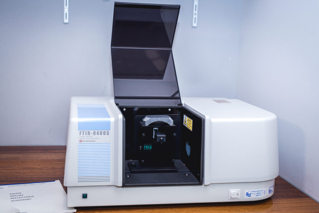 1541 - Used Shimadzu FTIR 8400S - S-A-LE