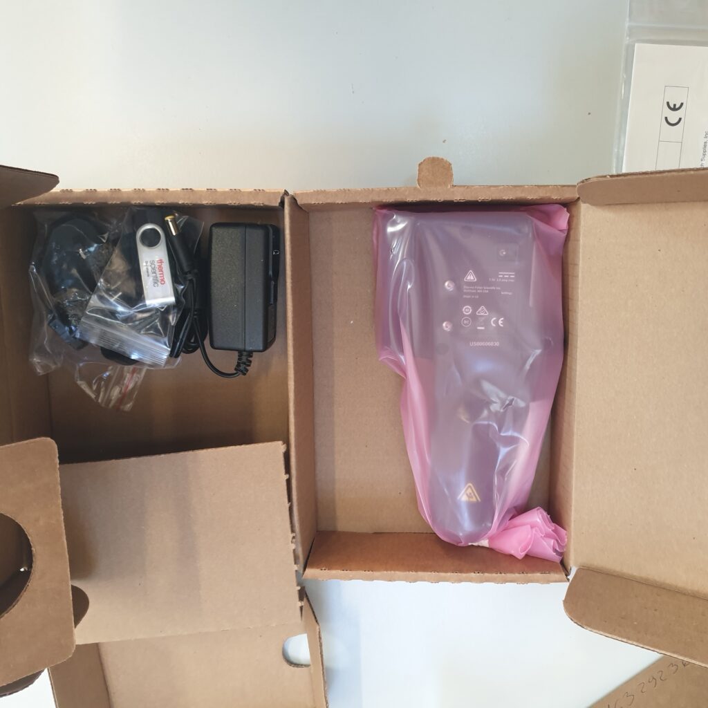 1536 - New Thermo electronic handheld vial crimper - S-A-LE