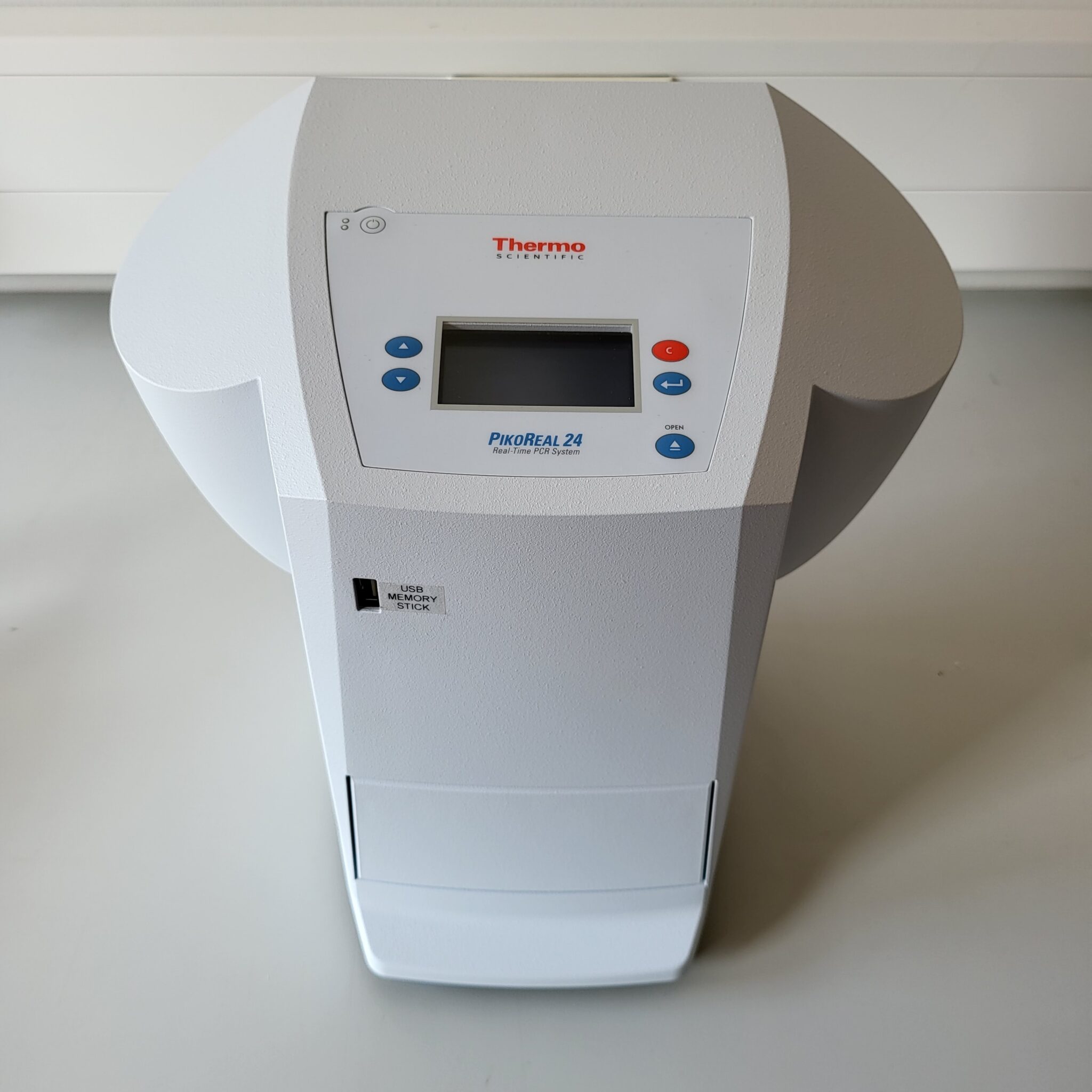 1879 - As new Piko REAL qPCR system - S-A-LE