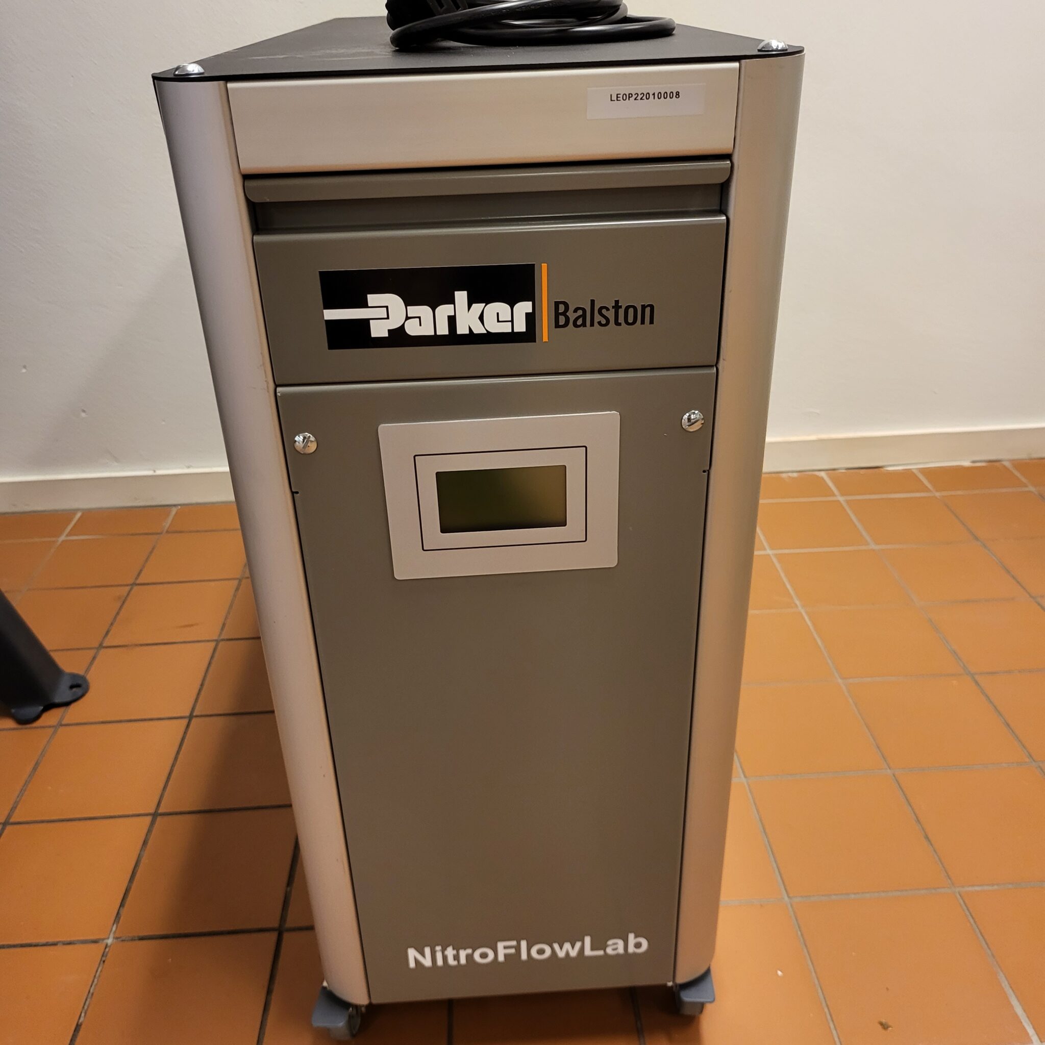 2159 - As new Nitrogen generator Parker nitroflow lab with tank - S-A-LE